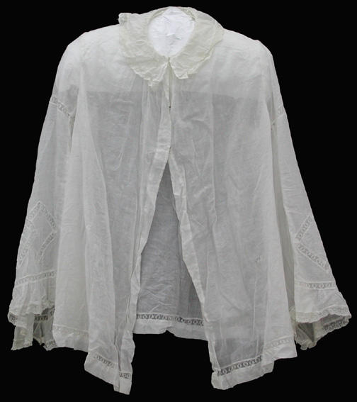 Muslin dressing jacket - Dunedin Public Art Gallery